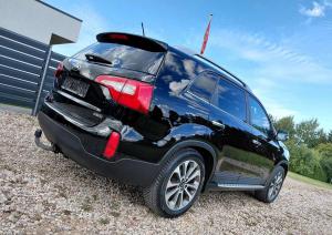 Black Kia Sorento 2013 in Vilkaviskis, with an engine capacity of 2.20 L and mileage of 176 thousand km for 9800 €, photo 12 on AUTOMOTO.COM.LV