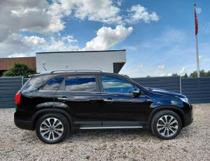Black Kia Sorento 2013 in Vilkaviskis, with an engine capacity of 2.20 L and mileage of 176 thousand km for 9800 €, photo 13 on AUTOMOTO.COM.LV