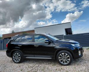 Black Kia Sorento 2013 in Vilkaviskis, with an engine capacity of 2.20 L and mileage of 176 thousand km for 9800 €, photo 14 on AUTOMOTO.COM.LV
