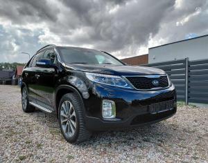 Black Kia Sorento 2013 in Vilkaviskis, with an engine capacity of 2.20 L and mileage of 176 thousand km for 9800 €, photo 18 on AUTOMOTO.COM.LV