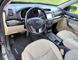 Black Kia Sorento 2013 in Vilkaviskis, with an engine capacity of 2.20 L and mileage of 176 thousand km for 9800 €, photo 21 on AUTOMOTO.COM.LV