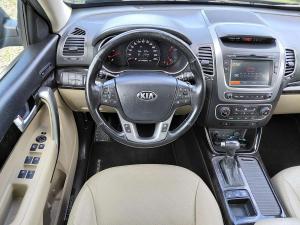 Black Kia Sorento 2013 in Vilkaviskis, with an engine capacity of 2.20 L and mileage of 176 thousand km for 9800 €, photo 29 on AUTOMOTO.COM.LV