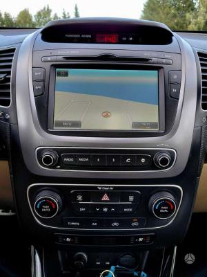 Black Kia Sorento 2013 in Vilkaviskis, with an engine capacity of 2.20 L and mileage of 176 thousand km for 9800 €, photo 32 on AUTOMOTO.COM.LV