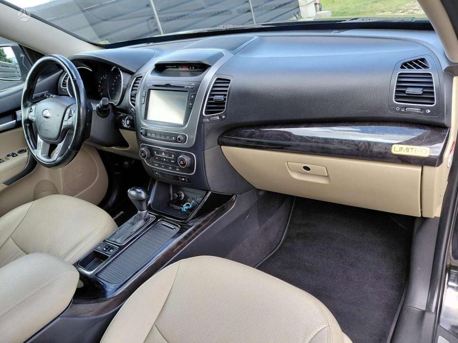 Black Kia Sorento 2013 in Vilkaviskis, with an engine capacity of 2.20 L and mileage of 176 thousand km for 9800 €, photo 37 on AUTOMOTO.COM.LV