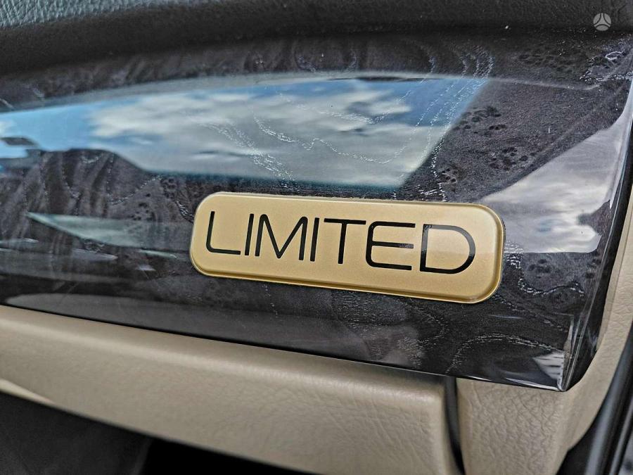 Black Kia Sorento 2013 in Vilkaviskis, with an engine capacity of 2.20 L and mileage of 176 thousand km for 9800 €, photo 38 on AUTOMOTO.COM.LV