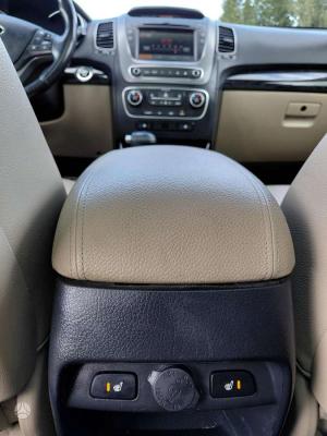 Black Kia Sorento 2013 in Vilkaviskis, with an engine capacity of 2.20 L and mileage of 176 thousand km for 9800 €, photo 41 on AUTOMOTO.COM.LV