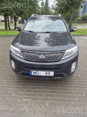 Black Kia Sorento 2013 in Jelgava, with an engine capacity of 2.20 L and mileage of 255 thousand km for 10500 €, photo 3 on AUTOMOTO.COM.LV
