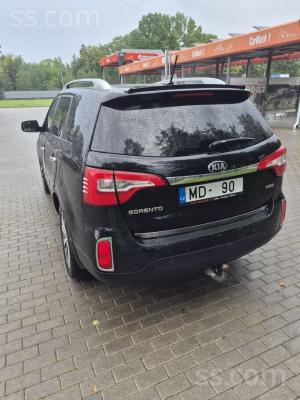 Black Kia Sorento 2013 in Jelgava, with an engine capacity of 2.20 L and mileage of 255 thousand km for 10500 €, photo 8 on AUTOMOTO.COM.LV