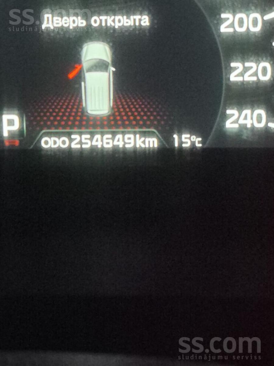 Black Kia Sorento 2013 in Jelgava, with an engine capacity of 2.20 L and mileage of 255 thousand km for 10500 €, photo 14 on AUTOMOTO.COM.LV