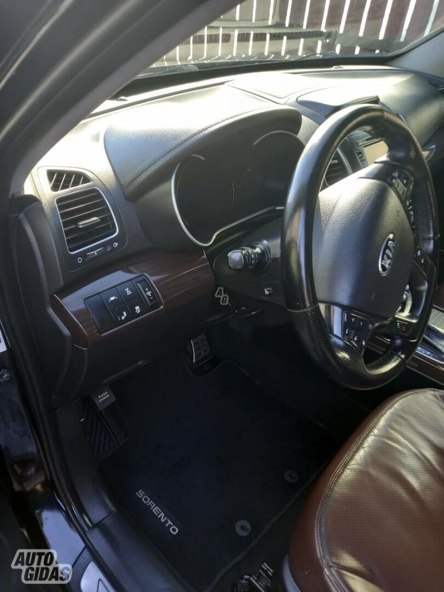 Melns Kia Sorento 2013 Panevēža, ar dzinēja tilpumu 2.20 L un nobraukumu 268 tūkst. km par 8350 €, foto 12 vietnē AUTOMOTO.COM.LV