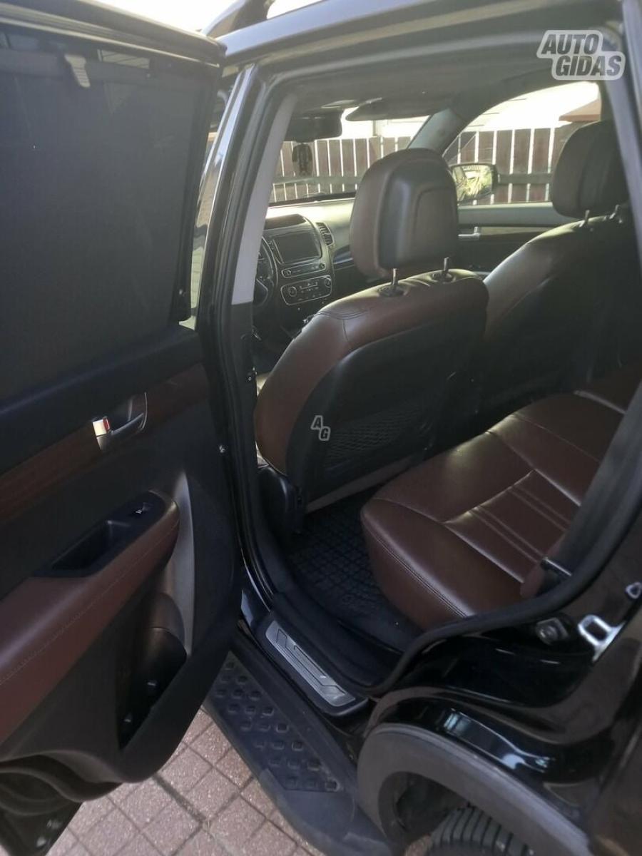 Melns Kia Sorento 2013 Panevēža, ar dzinēja tilpumu 2.20 L un nobraukumu 268 tūkst. km par 8350 €, foto 15 vietnē AUTOMOTO.COM.LV