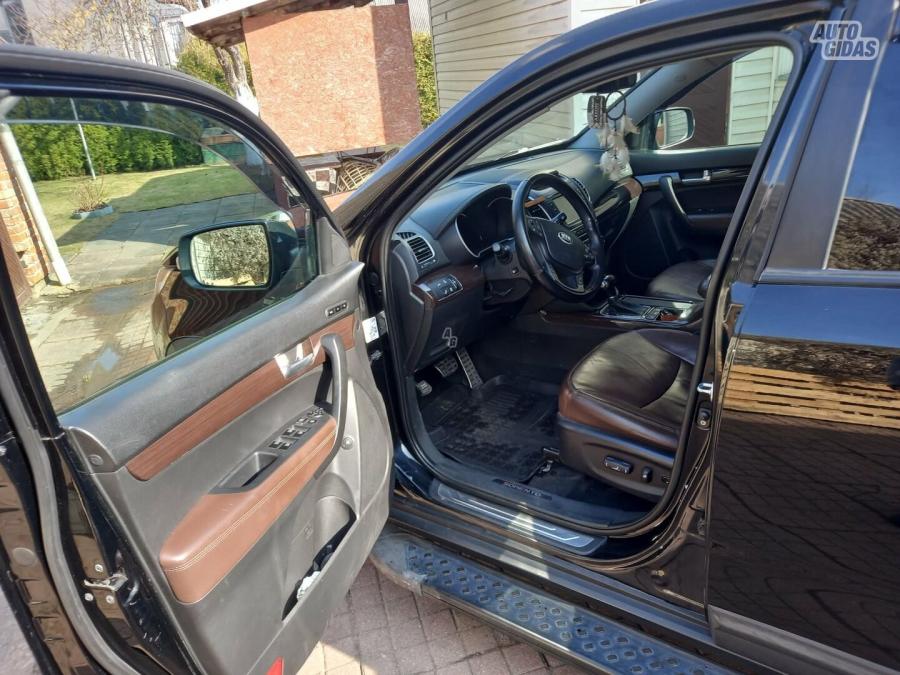 Melns Kia Sorento 2013 Panevēža, ar dzinēja tilpumu 2.20 L un nobraukumu 268 tūkst. km par 8350 €, foto 17 vietnē AUTOMOTO.COM.LV