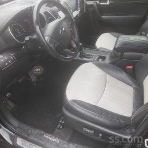 Melns Kia Sorento 2014 Jelgava, ar dzinēja tilpumu 2.00 L un nobraukumu 227 tūkst. km par 11000 €, foto 5 vietnē AUTOMOTO.COM.LV