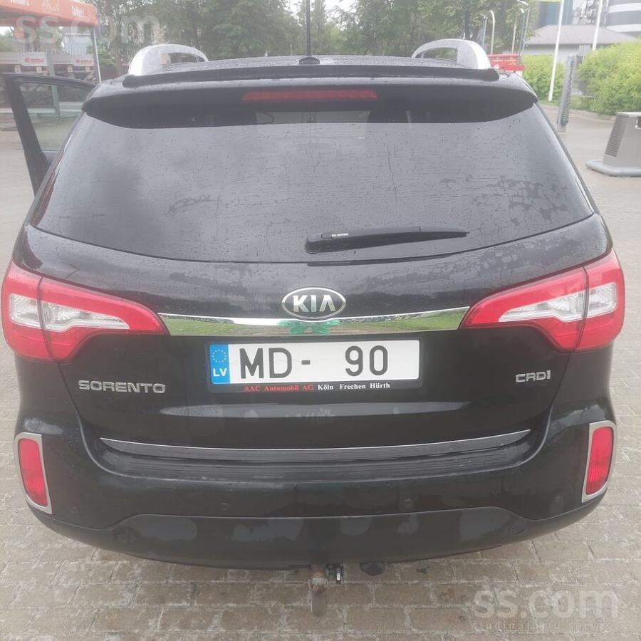 Melns Kia Sorento 2014 Jelgava, ar dzinēja tilpumu 2.00 L un nobraukumu 227 tūkst. km par 11000 €, foto 9 vietnē AUTOMOTO.COM.LV