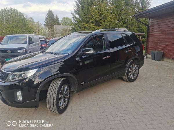 Black Kia Sorento 2014 in Prienai, with an engine capacity of 2.20 L and mileage of 191 thousand km for 9650 €, photo 8 on AUTOMOTO.COM.LV