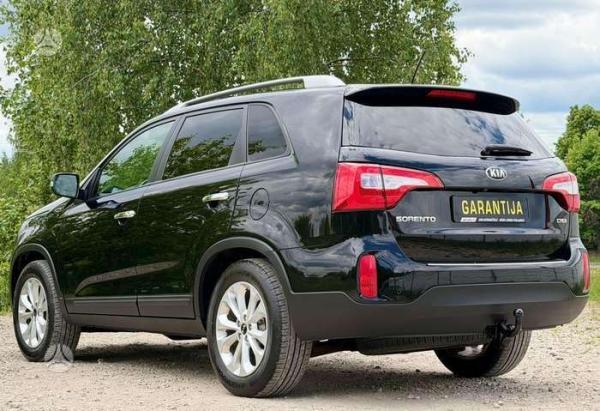 Black Kia Sorento 2014 in Siauliai, with an engine capacity of 2.20 L and mileage of 196 thousand km for 13450 €, photo 3 on AUTOMOTO.COM.LV