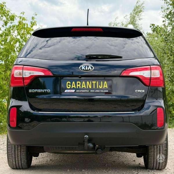 Black Kia Sorento 2014 in Siauliai, with an engine capacity of 2.20 L and mileage of 196 thousand km for 13450 €, photo 6 on AUTOMOTO.COM.LV