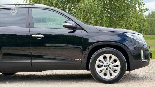 Black Kia Sorento 2014 in Siauliai, with an engine capacity of 2.20 L and mileage of 196 thousand km for 13450 €, photo 10 on AUTOMOTO.COM.LV