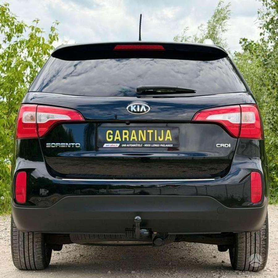 Black Kia Sorento 2014 in Siauliai, with an engine capacity of 2.20 L and mileage of 196 thousand km for 13450 €, photo 7 on AUTOMOTO.COM.LV