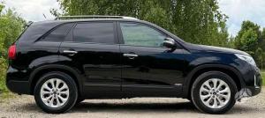 Black Kia Sorento 2014 in Siauliai, with an engine capacity of 2.20 L and mileage of 196 thousand km for 13450 €, photo 15 on AUTOMOTO.COM.LV