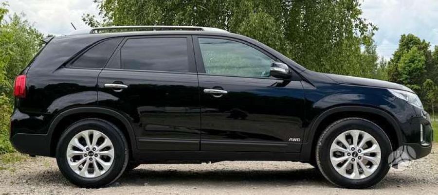 Black Kia Sorento 2014 in Siauliai, with an engine capacity of 2.20 L and mileage of 196 thousand km for 13450 €, photo 15 on AUTOMOTO.COM.LV
