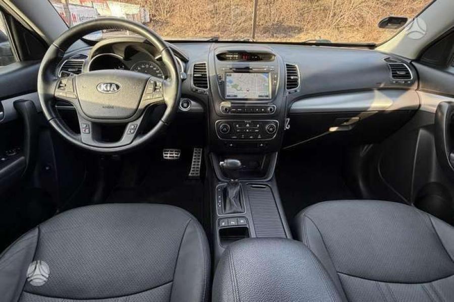 Black Kia Sorento 2014 in Siauliai, with an engine capacity of 2.20 L and mileage of 196 thousand km for 13450 €, photo 22 on AUTOMOTO.COM.LV