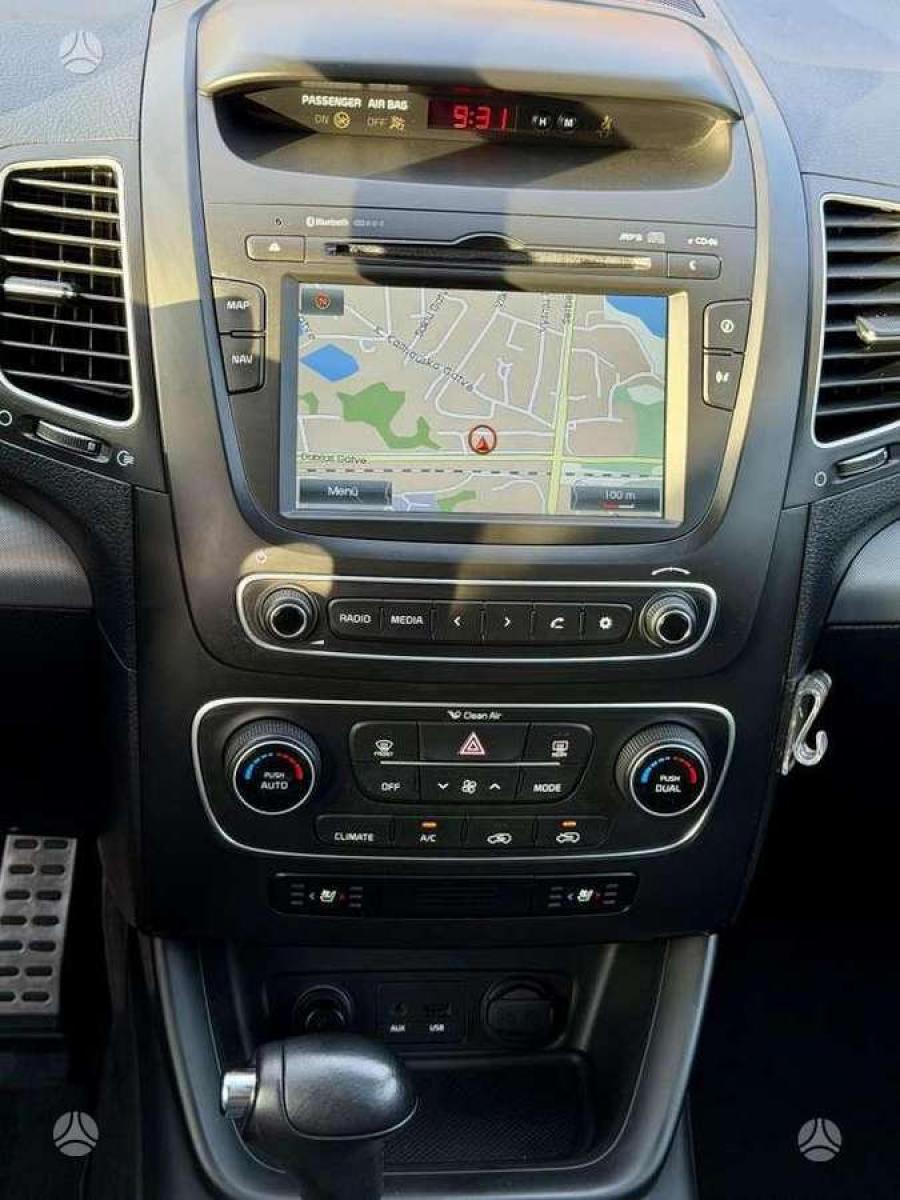 Black Kia Sorento 2014 in Siauliai, with an engine capacity of 2.20 L and mileage of 196 thousand km for 13450 €, photo 32 on AUTOMOTO.COM.LV