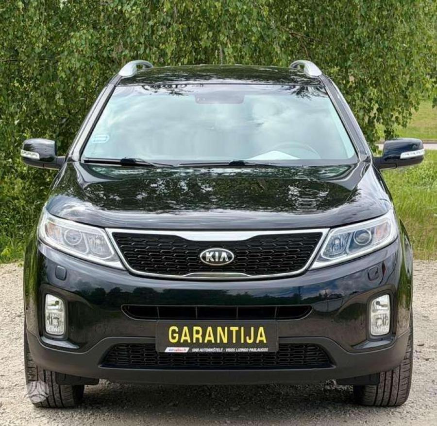 Black Kia Sorento 2014 in Siauliai, with an engine capacity of 2.20 L and mileage of 196 thousand km for 13450 €, photo 6 on AUTOMOTO.COM.LV