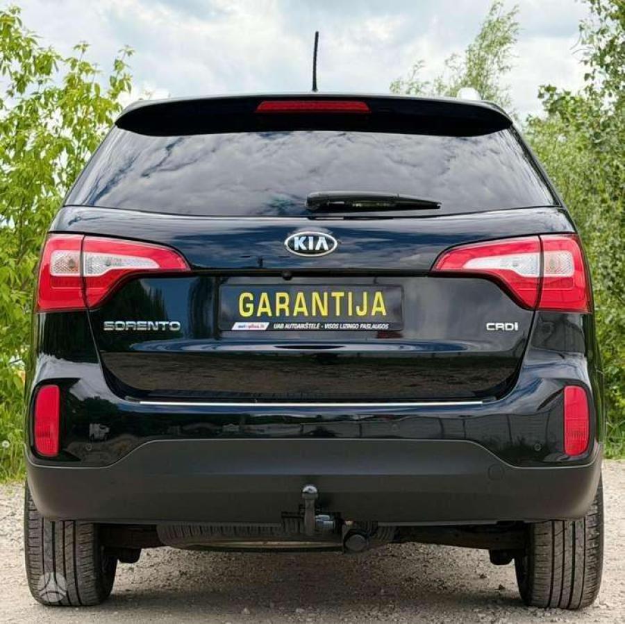 Black Kia Sorento 2014 in Siauliai, with an engine capacity of 2.20 L and mileage of 196 thousand km for 13450 €, photo 7 on AUTOMOTO.COM.LV