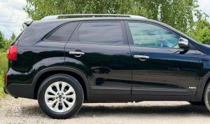 Black Kia Sorento 2014 in Siauliai, with an engine capacity of 2.20 L and mileage of 196 thousand km for 13450 €, photo 10 on AUTOMOTO.COM.LV