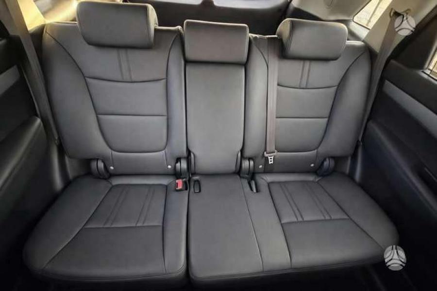 Black Kia Sorento 2014 in Siauliai, with an engine capacity of 2.20 L and mileage of 196 thousand km for 13450 €, photo 28 on AUTOMOTO.COM.LV