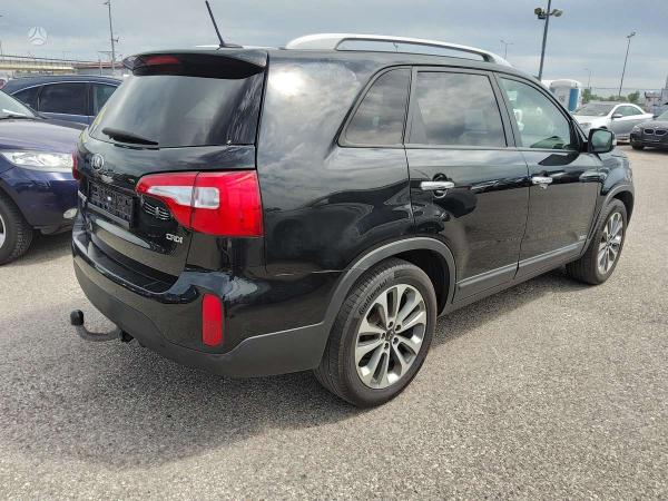 Melns Kia Sorento 2014 Marijampole, ar dzinēja tilpumu 2.20 L un nobraukumu 250 tūkst. km par 8900 €, foto 4 vietnē AUTOMOTO.COM.LV