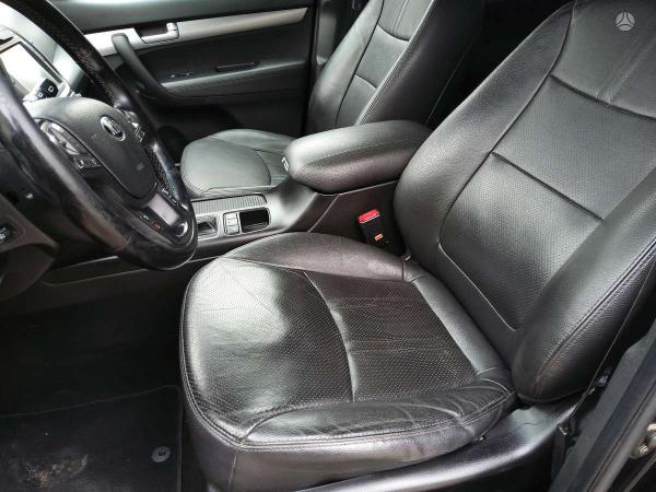 Melns Kia Sorento 2014 Marijampole, ar dzinēja tilpumu 2.20 L un nobraukumu 250 tūkst. km par 8900 €, foto 9 vietnē AUTOMOTO.COM.LV