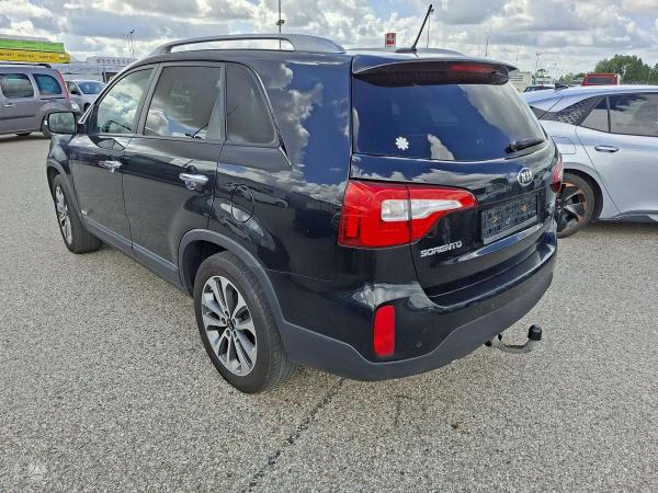 Melns Kia Sorento 2014 Marijampole, ar dzinēja tilpumu 2.20 L un nobraukumu 250 tūkst. km par 8900 €, foto 3 vietnē AUTOMOTO.COM.LV