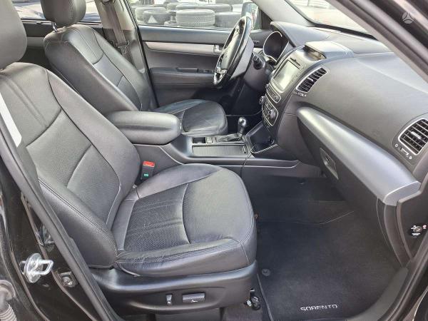 Melns Kia Sorento 2014 Marijampole, ar dzinēja tilpumu 2.20 L un nobraukumu 250 tūkst. km par 8900 €, foto 6 vietnē AUTOMOTO.COM.LV