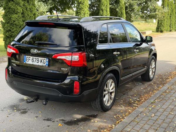 Black Kia Sorento 2014 in Taurage, with an engine capacity of 2.00 L and mileage of 195 thousand km for 8300 €, photo 5 on AUTOMOTO.COM.LV