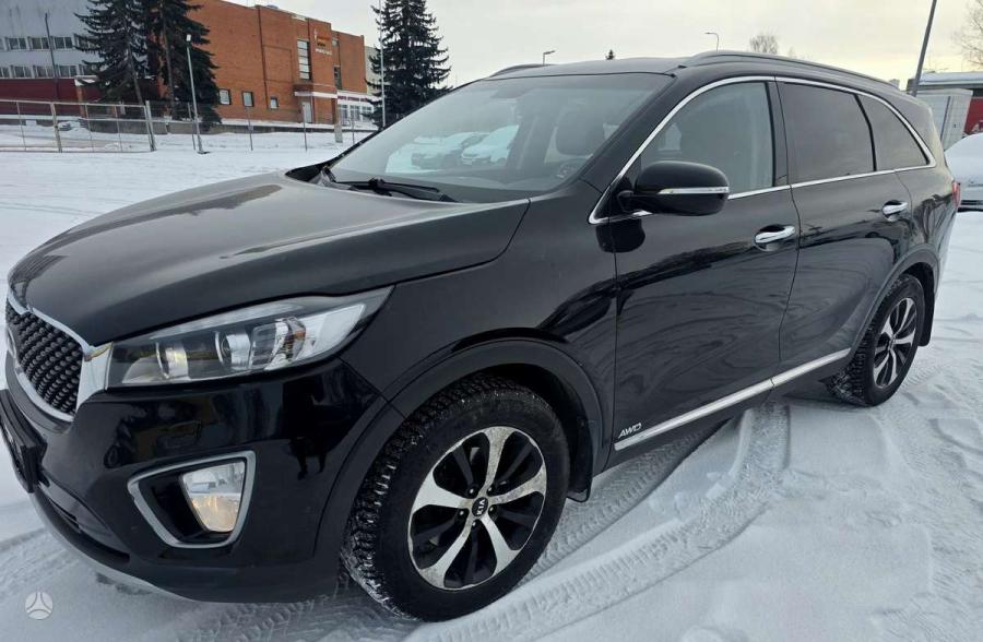 Black Kia Sorento 2015 in Marijampole, with an engine capacity of 2.20 L and mileage of 280 thousand km for 12450 €, photo 2 on AUTOMOTO.COM.LV
