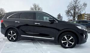 Black Kia Sorento 2015 in Marijampole, with an engine capacity of 2.20 L and mileage of 280 thousand km for 12450 €, photo 4 on AUTOMOTO.COM.LV