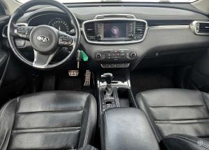 Black Kia Sorento 2015 in Marijampole, with an engine capacity of 2.20 L and mileage of 280 thousand km for 12450 €, photo 11 on AUTOMOTO.COM.LV