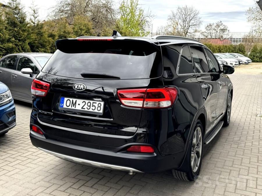 Melns Kia Sorento 2015 Rīga, ar dzinēja tilpumu 2.20 L un nobraukumu 153 tūkst. km par 13500 €, foto 4 vietnē AUTOMOTO.COM.LV
