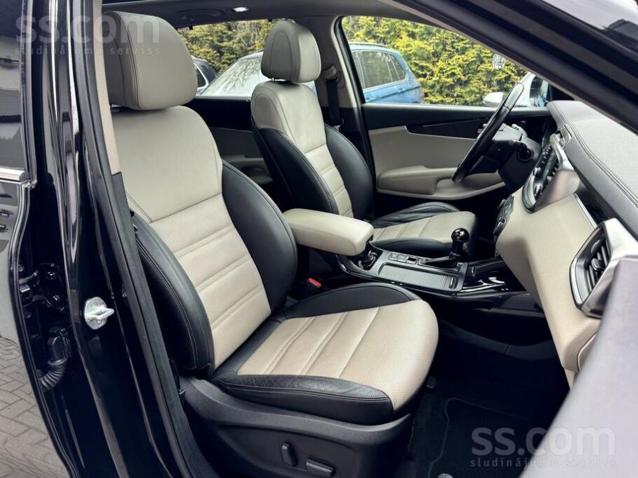 Melns Kia Sorento 2015 Rīga, ar dzinēja tilpumu 2.20 L un nobraukumu 153 tūkst. km par 13500 €, foto 10 vietnē AUTOMOTO.COM.LV