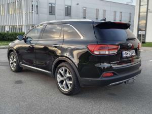 Black Kia Sorento 2015 in Vilnius, with an engine capacity of 2.20 L and mileage of 191 thousand km for 15900 €, photo 3 on AUTOMOTO.COM.LV