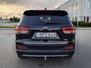 Black Kia Sorento 2015 in Vilnius, with an engine capacity of 2.20 L and mileage of 191 thousand km for 15900 €, photo 4 on AUTOMOTO.COM.LV