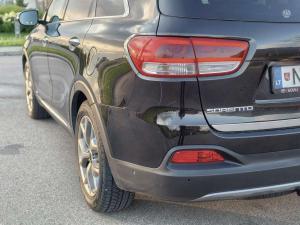 Black Kia Sorento 2015 in Vilnius, with an engine capacity of 2.20 L and mileage of 191 thousand km for 15900 €, photo 5 on AUTOMOTO.COM.LV