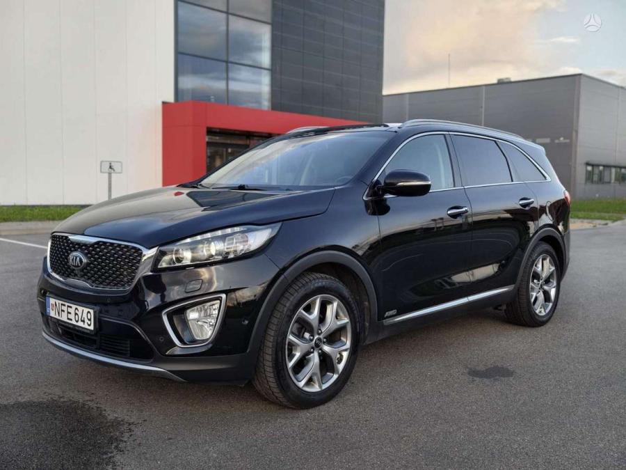 Black Kia Sorento 2015 in Vilnius, with an engine capacity of 2.20 L and mileage of 191 thousand km for 15900 €, photo 7 on AUTOMOTO.COM.LV