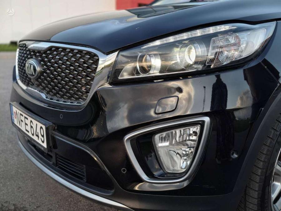 Black Kia Sorento 2015 in Vilnius, with an engine capacity of 2.20 L and mileage of 191 thousand km for 15900 €, photo 8 on AUTOMOTO.COM.LV
