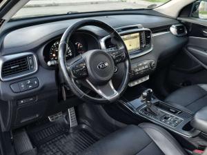 Black Kia Sorento 2015 in Vilnius, with an engine capacity of 2.20 L and mileage of 191 thousand km for 15900 €, photo 10 on AUTOMOTO.COM.LV