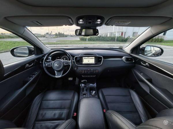 Black Kia Sorento 2015 in Vilnius, with an engine capacity of 2.20 L and mileage of 191 thousand km for 15900 €, photo 10 on AUTOMOTO.COM.LV