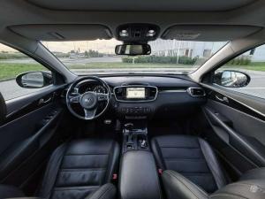 Black Kia Sorento 2015 in Vilnius, with an engine capacity of 2.20 L and mileage of 191 thousand km for 15900 €, photo 11 on AUTOMOTO.COM.LV