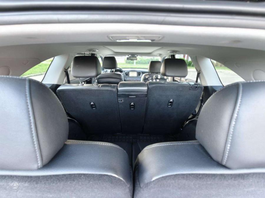 Black Kia Sorento 2015 in Vilnius, with an engine capacity of 2.20 L and mileage of 191 thousand km for 15900 €, photo 15 on AUTOMOTO.COM.LV